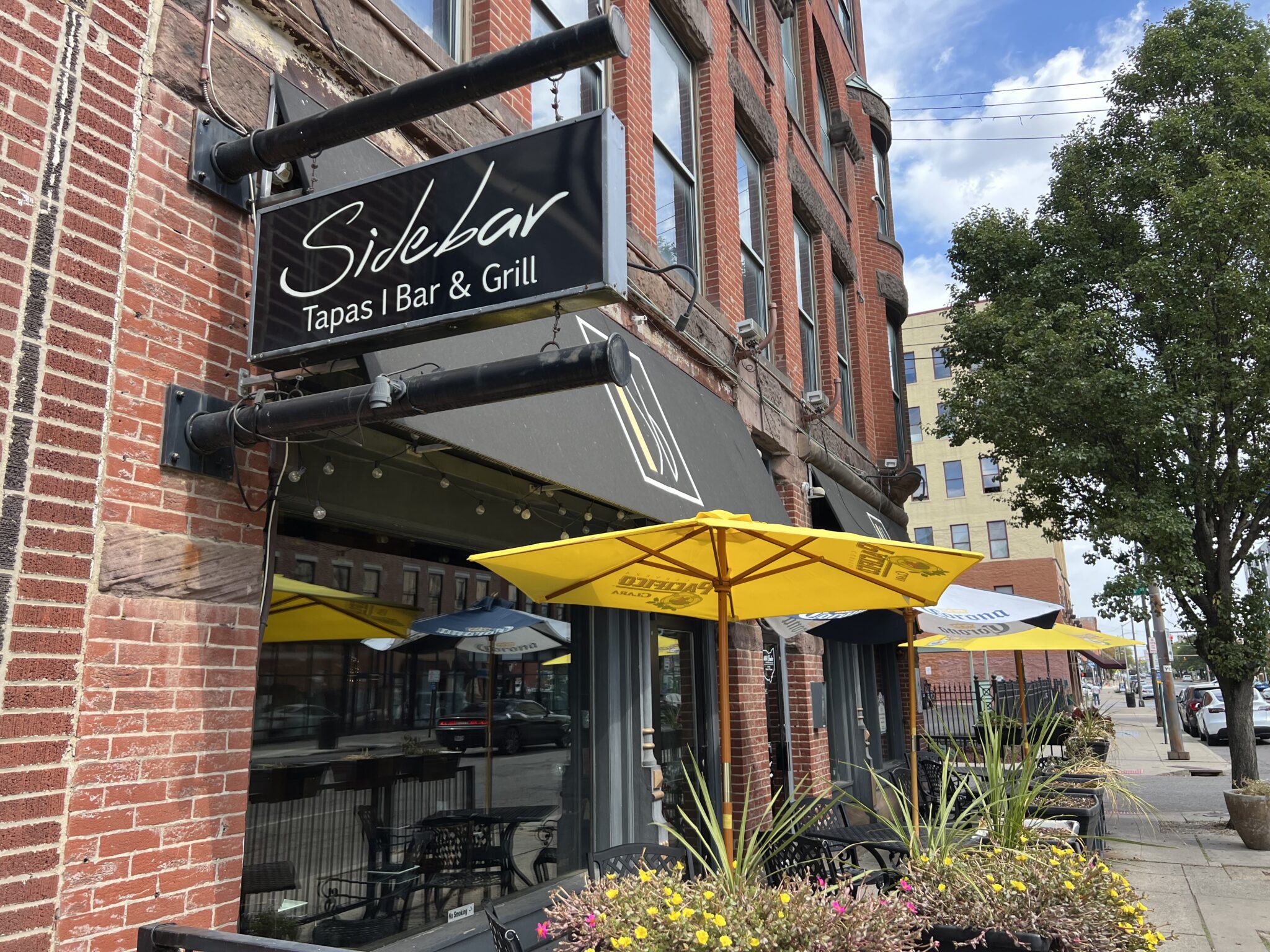 Hank's Low Country Seafood & Raw Bar - Downtown Columbus