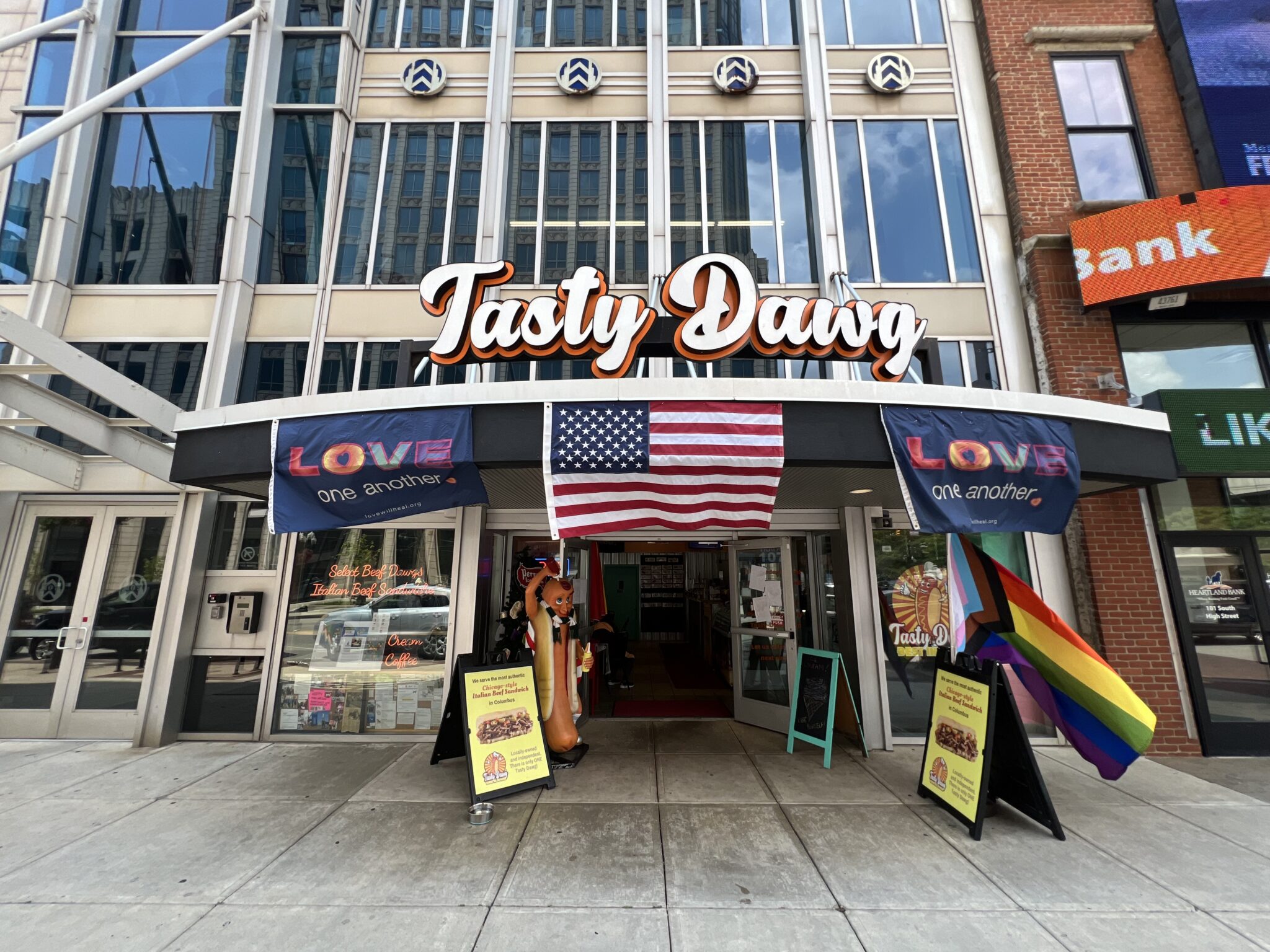 Hank's Low Country Seafood & Raw Bar - Downtown Columbus